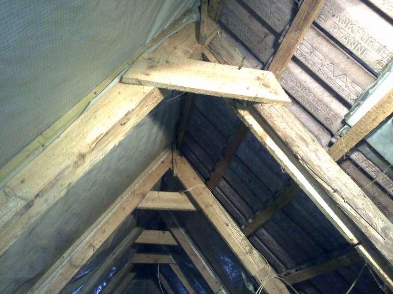 Bei Sparrendach ohne Firstpfette Firstzangen ersetzen